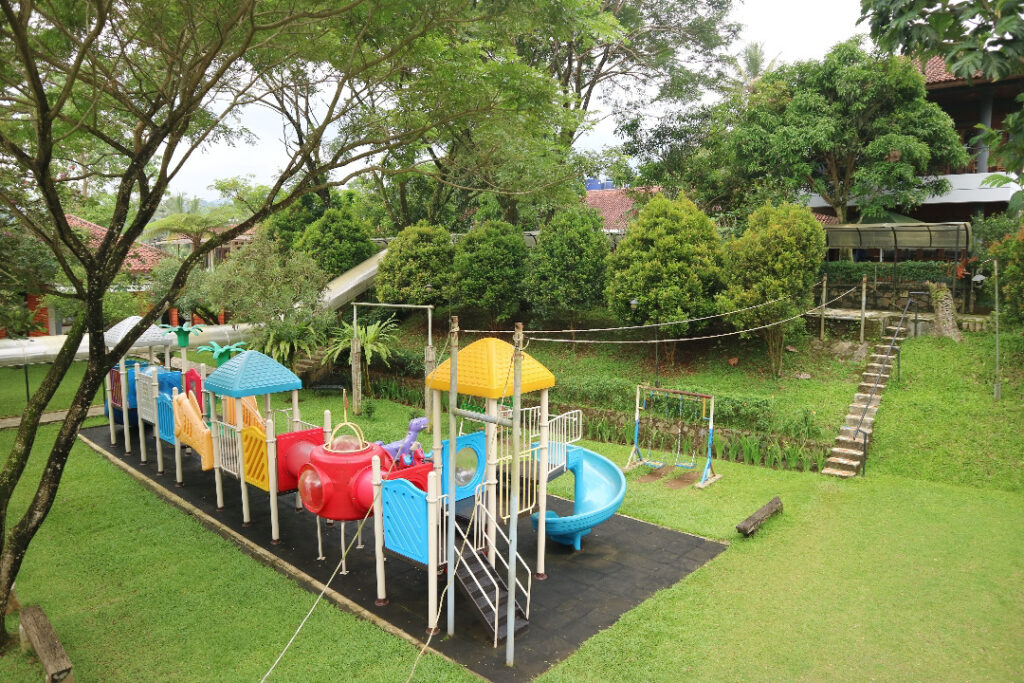 Villa Bukit Pinus - Nikmati Keindahan Alam Hutan Pinus